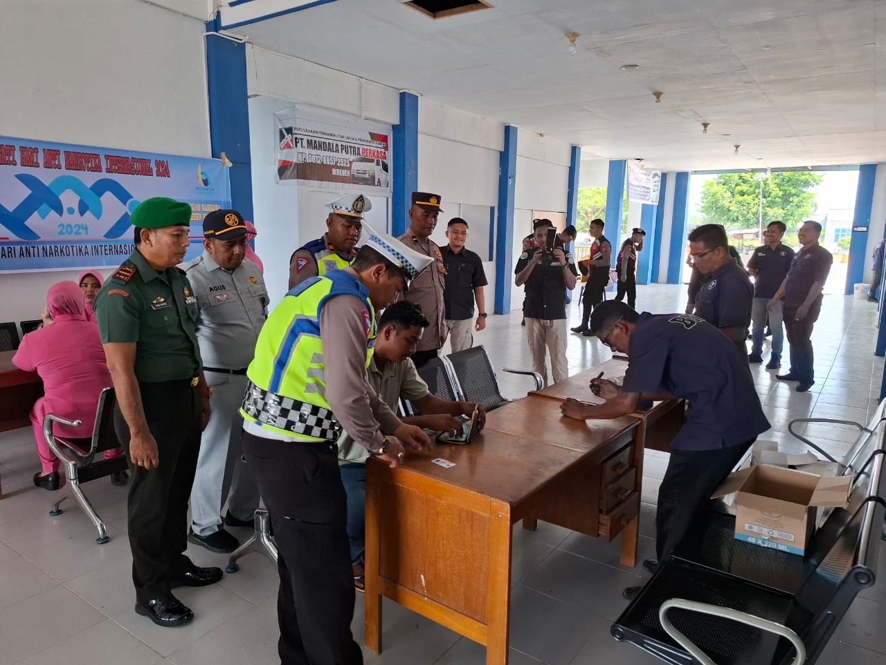 Satlantas dan BNN Bireuen Kalukan Cek Urine dan Ramp Check Para Supir ...
