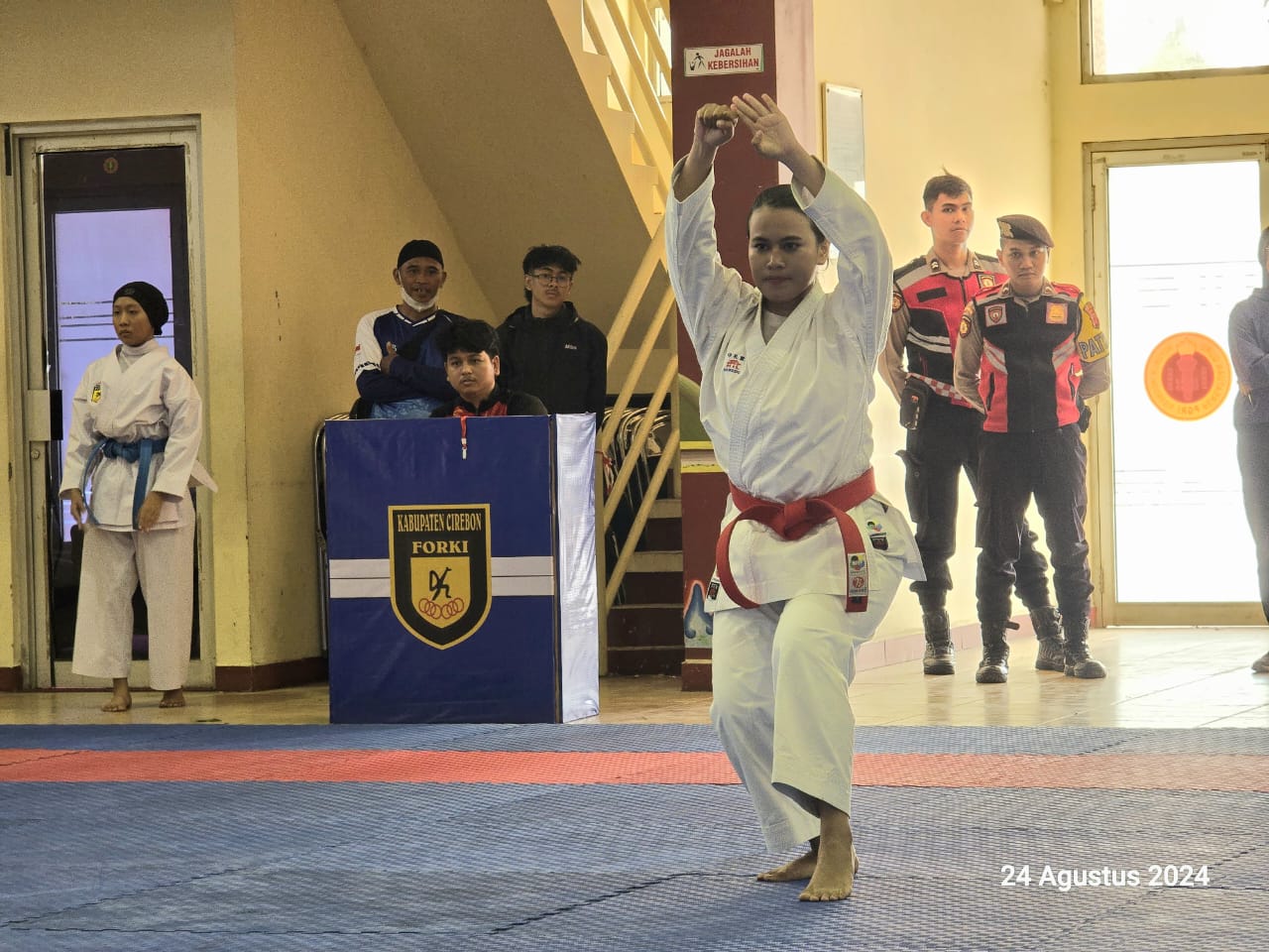 Sosok Inspiratif Budi Kitrina, Polwan Polresta Cirebon Jago Karate ...