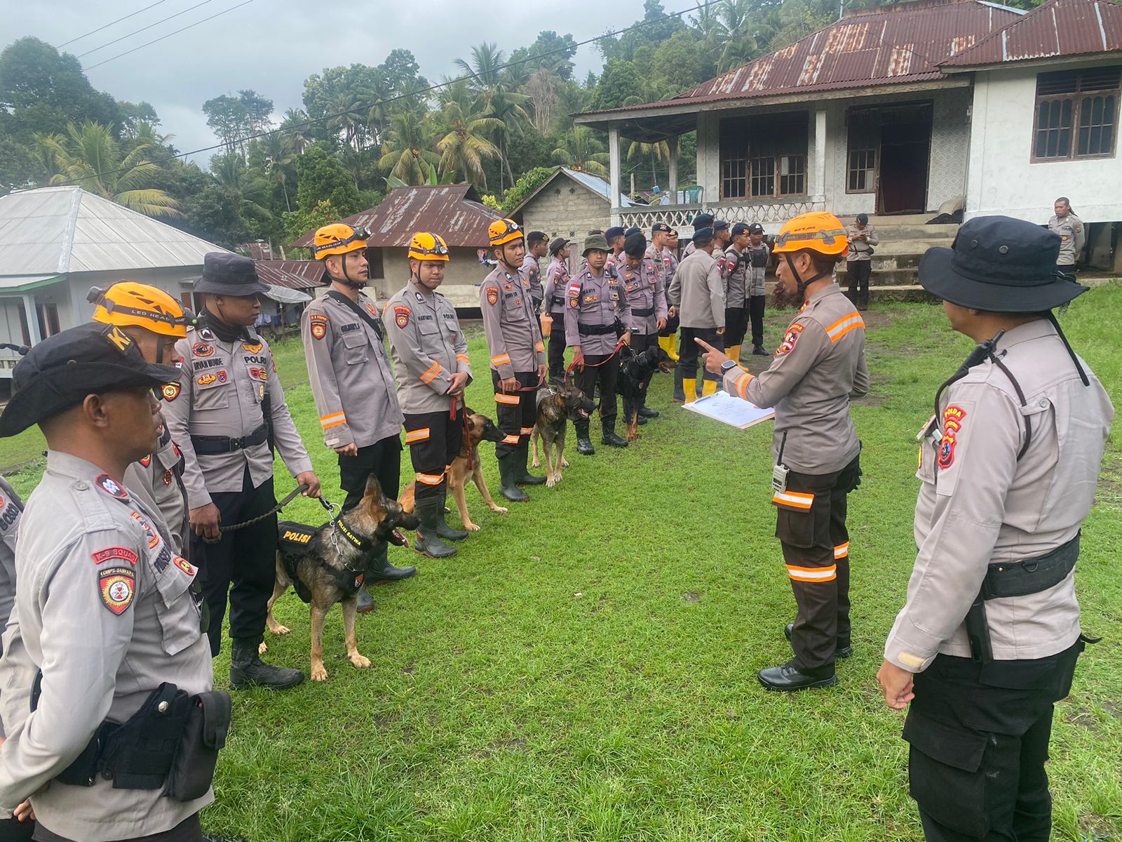 Dirpolsatwa Korsabhara Baharkam Polri, Terjunkan Tim K9 bantu Bencana ...