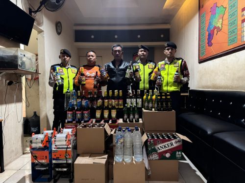 Polres Demak Sita 324 Botol Miras dalam Razia Tiga Kecamatan - Media POLRI